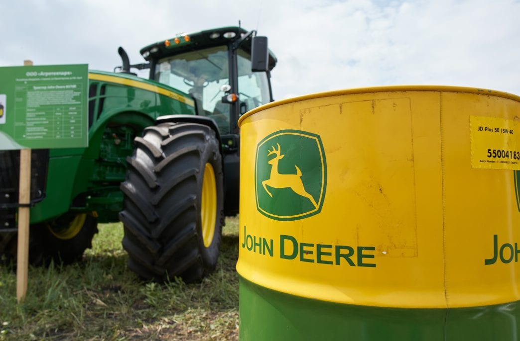 Nigeria strengthens agriculture with 500 new John Deere tractors ...