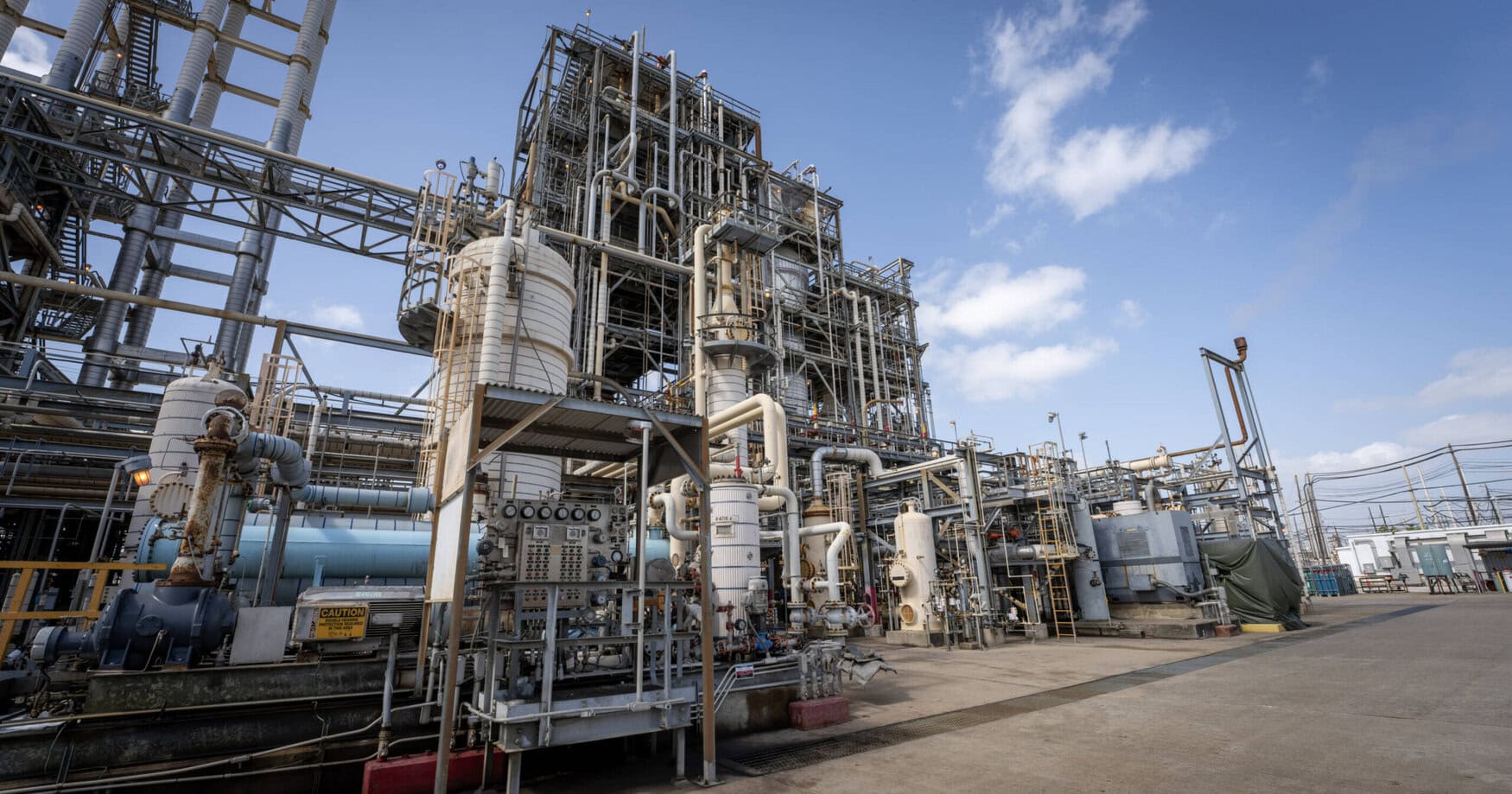Exxon and ADNOC forge alliance for world’s largest hydrogen plant ...