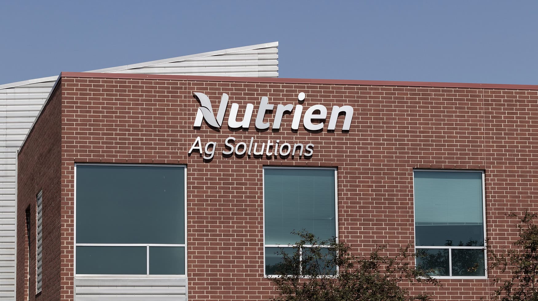 Nutrien expects robust fall fertilizer demand; cuts phosphate outlook ...